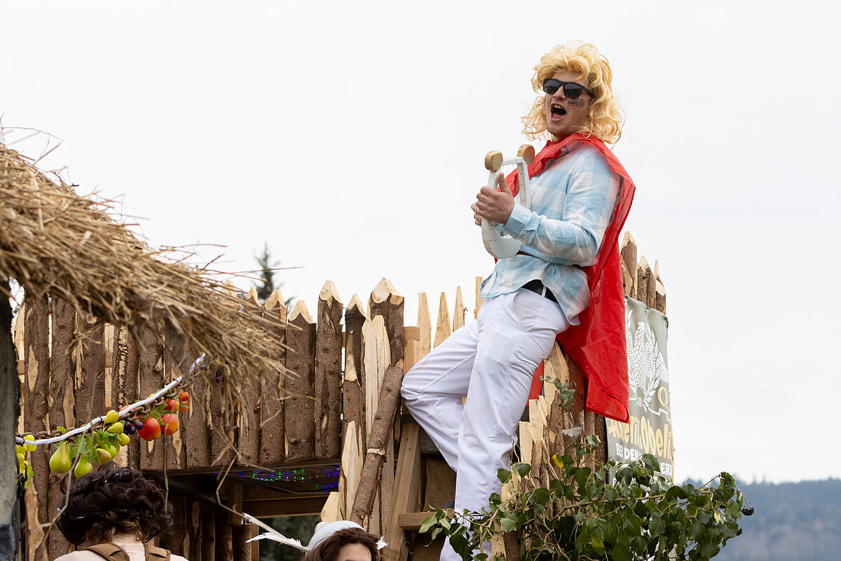 Troubadix & Co. brachten die Narren in Fahrt - Willisauer Bote