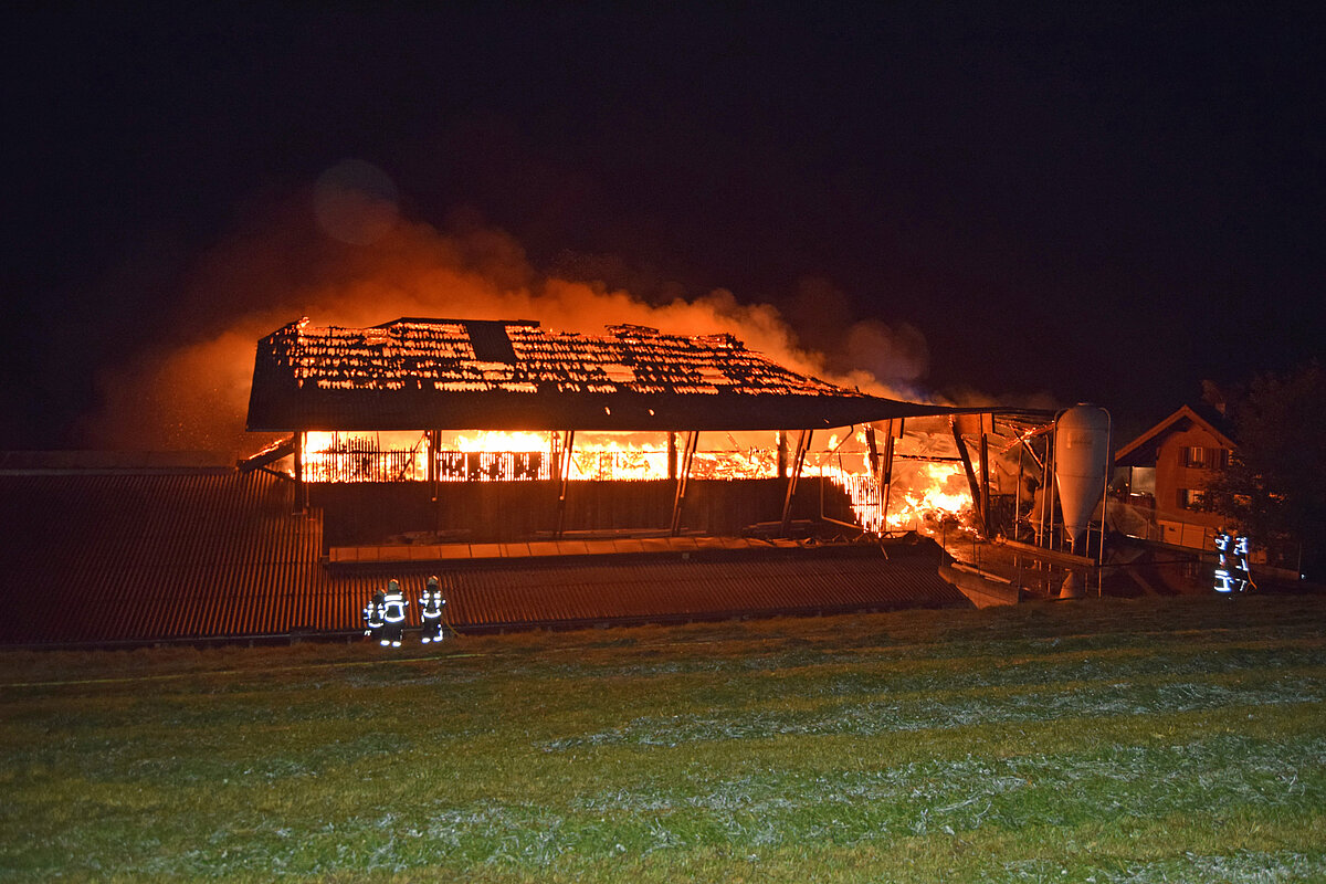 Scheune brennt komplett nieder - Willisauer Bote